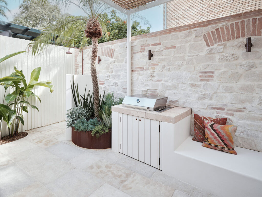 Bondi Beach’s little Mediterranean Courtyard | Bondi Landscapes
